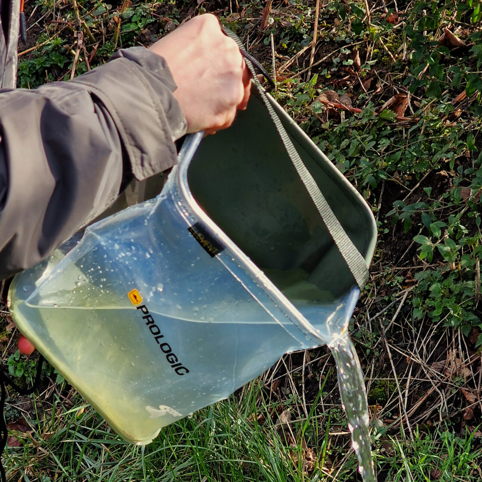 Prologic Element Trans-Camo Rig/Water Bucket | Tackleshop.nl